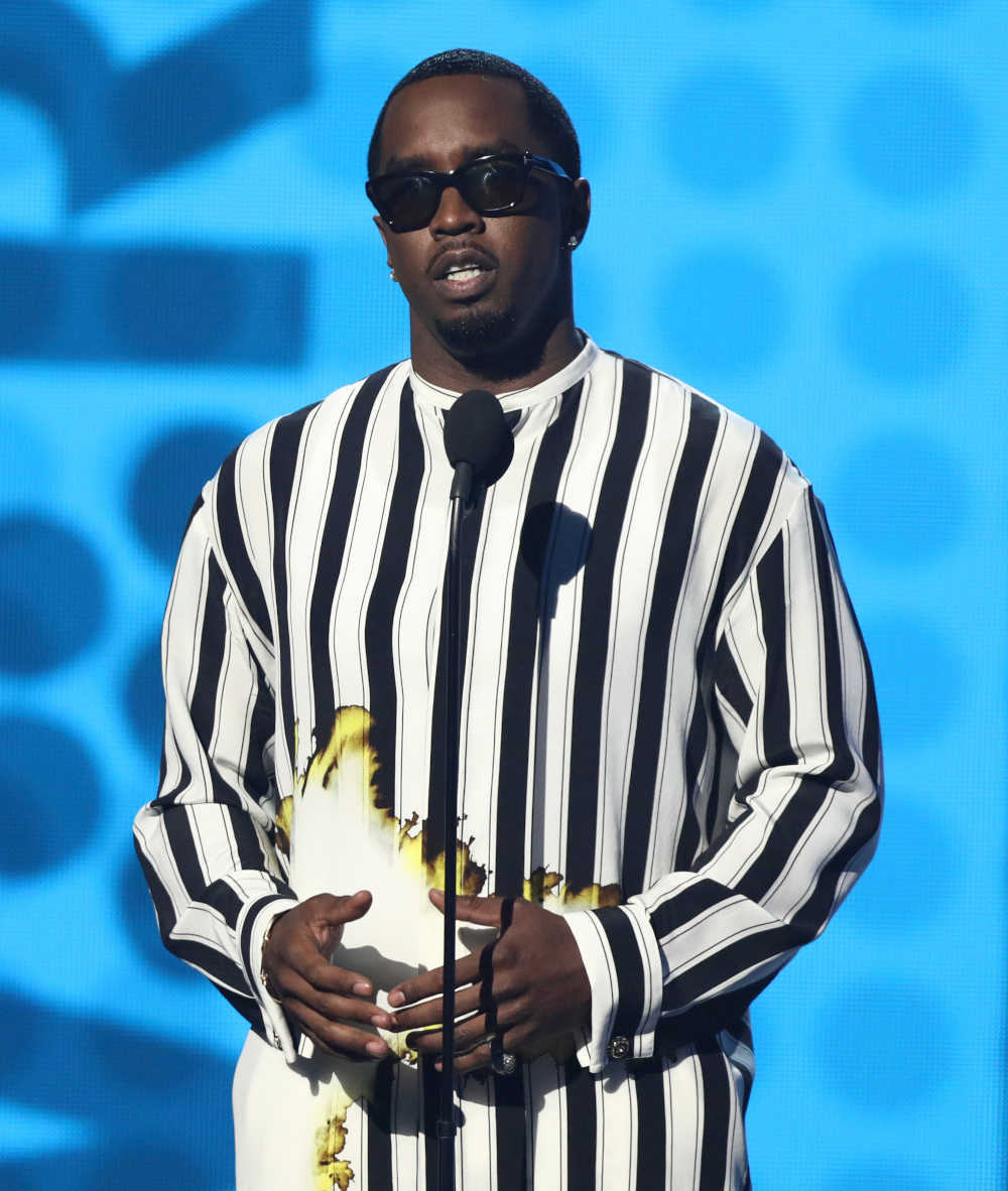 O ράπερ Puff Daddy ή αλλιώς Puffy ή Sean Diddy Combs άλλαξε και πάλι όνομα - iefimerida.gr