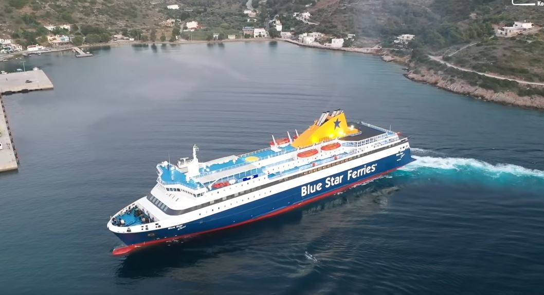 Χίος: Εντυπωσιακή μανούβρα του Blue Star Chios στο λιμάνι Μεστών ...