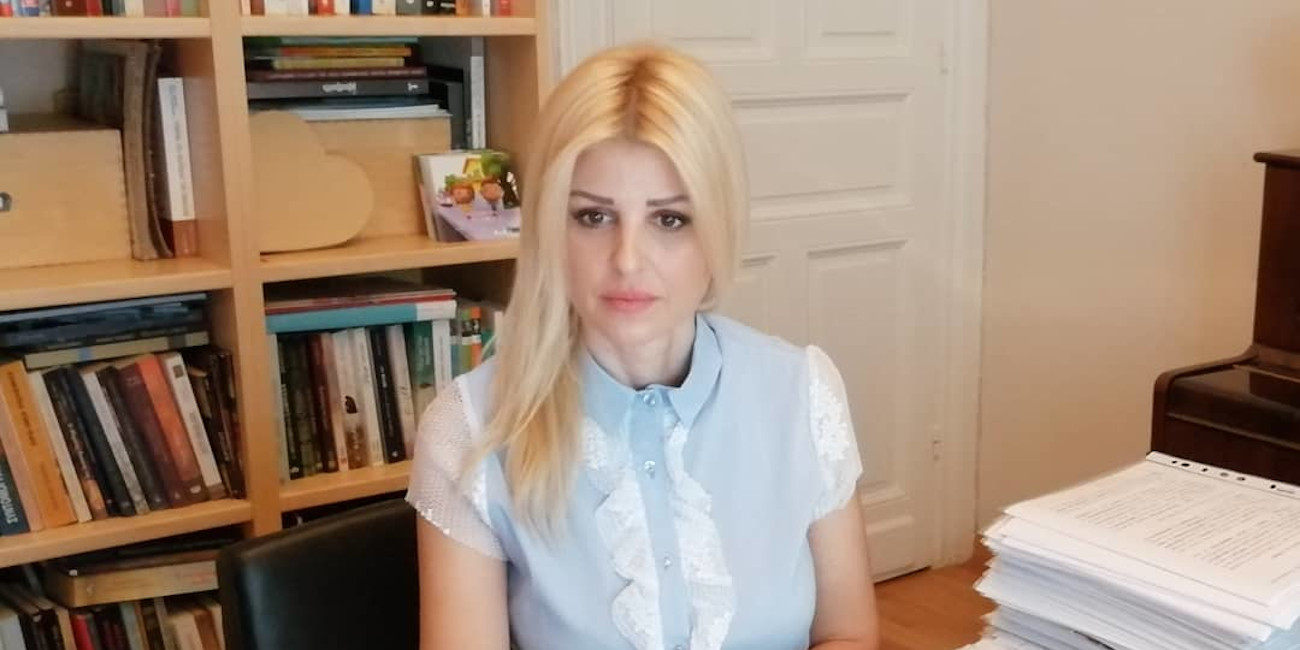 Η Ελενα Ράπτη στα 22 της -Οταν άνοιξε το πολιτικό της γραφείο, πριν 23 ...