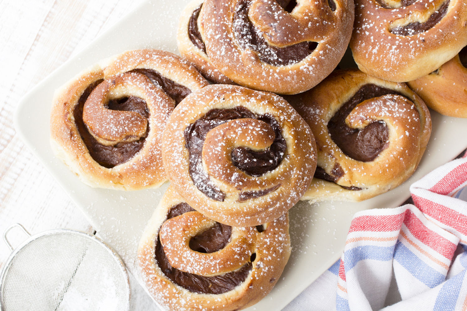 Συνταγή για άπαιχτα στριφτάρια με σοκολάτα από ζύμη πίτσας -Το «τρελό ...