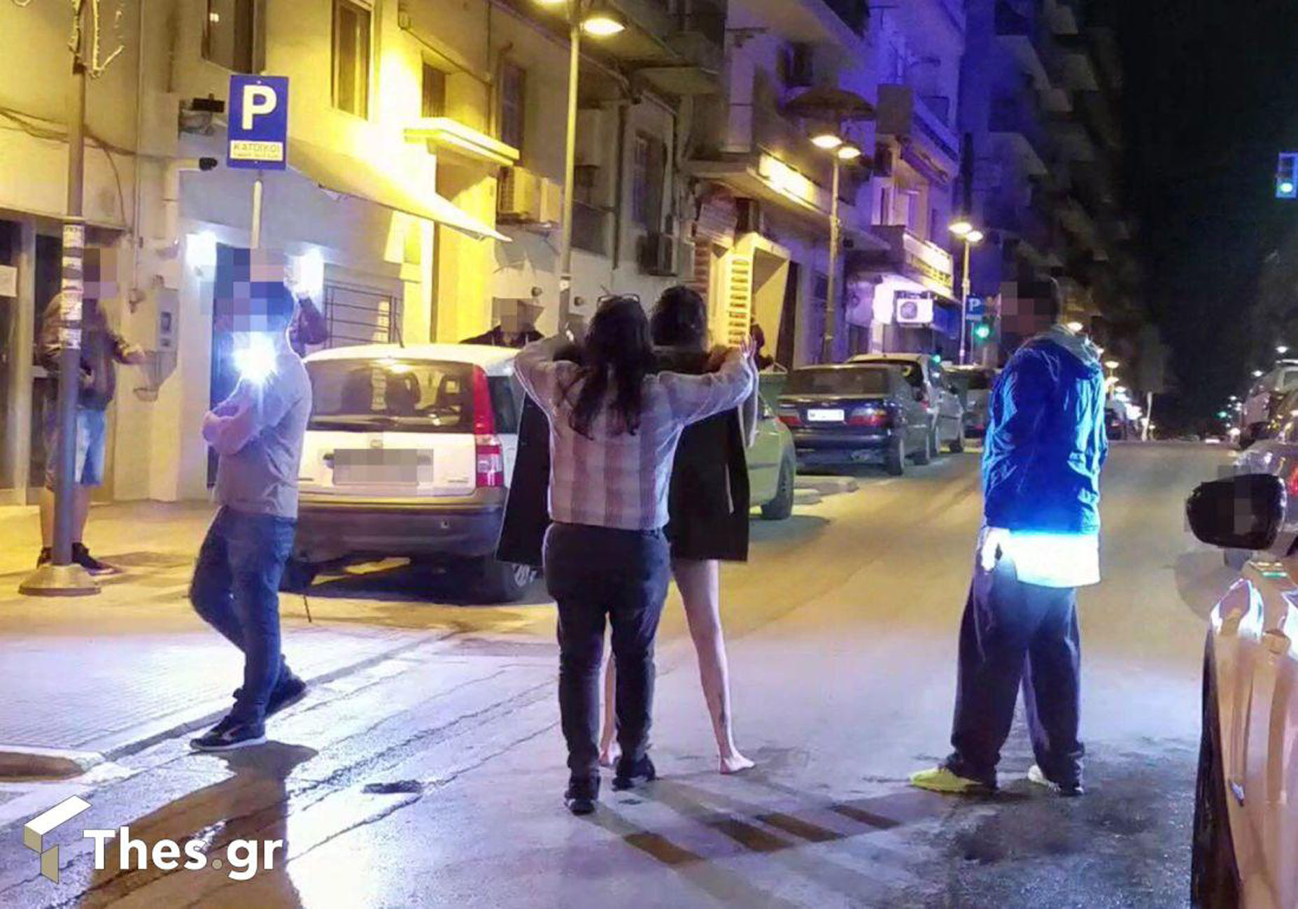 Γυναίκα περπατούσε γυμνή σε κεντρικό δρόμο της Θεσσαλονίκης [εικόνες ...
