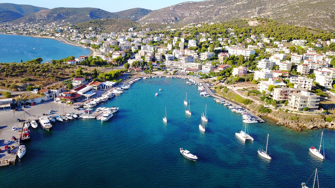 Πόρτο Ράφτη: Ποιες παραλίες αξίζει να επισκεφτείτε -Υπέροχα μπαρ και ...