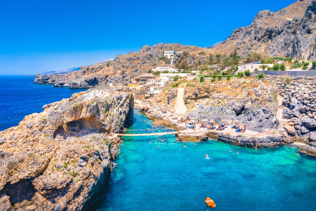 7 «φυσικές» πισίνες που θα βρείτε στα ελληνικά νησιά - iefimerida.gr