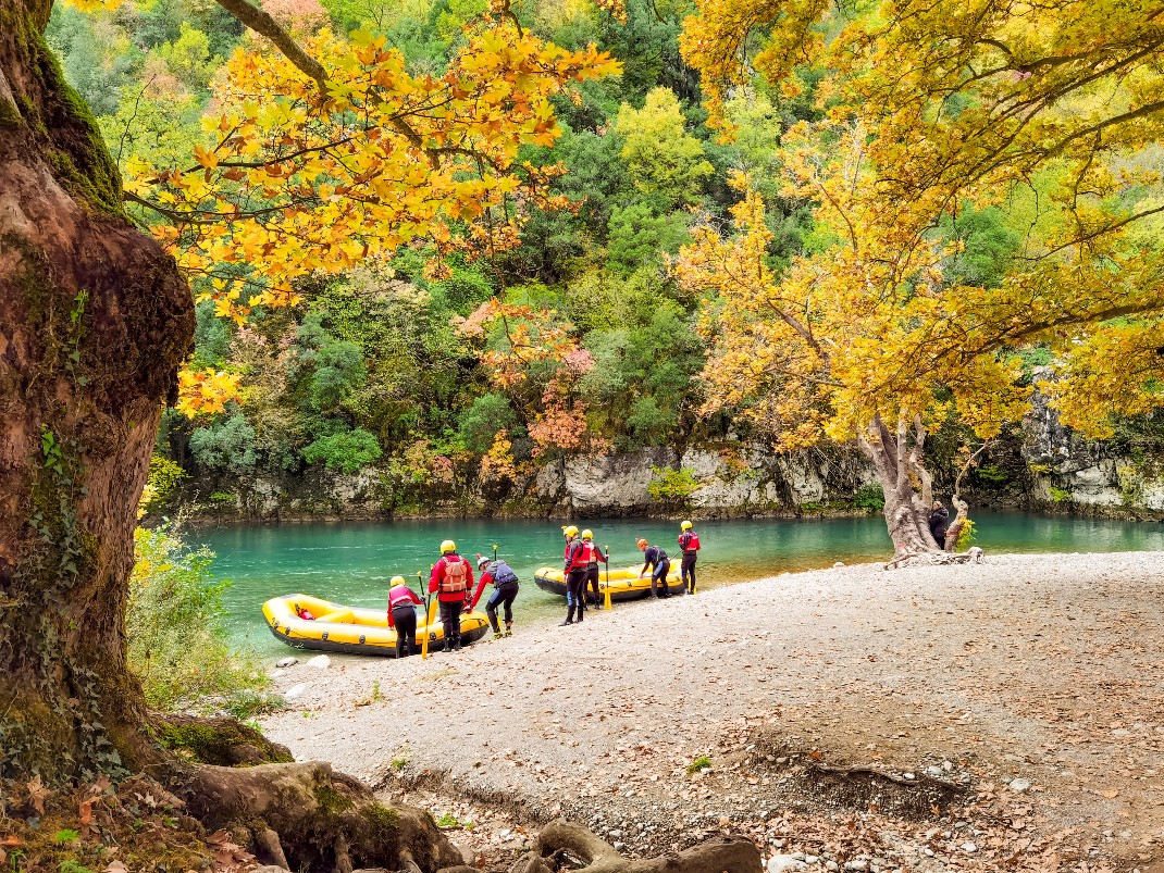 4+1 εναλλακτικές φθινοπωρινές εκδρομές -Για rafting, περπάτημα ...