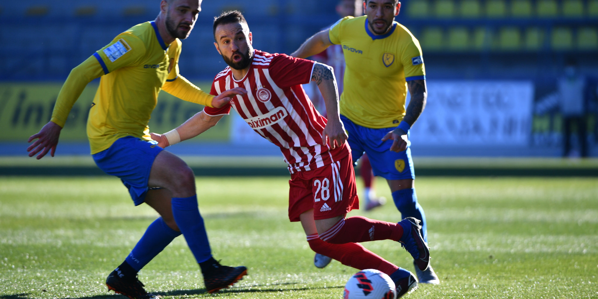 Super League: «Σέντρα» στην 9η αγωνιστική με δύο αναμετρήσεις -Εκτός ...