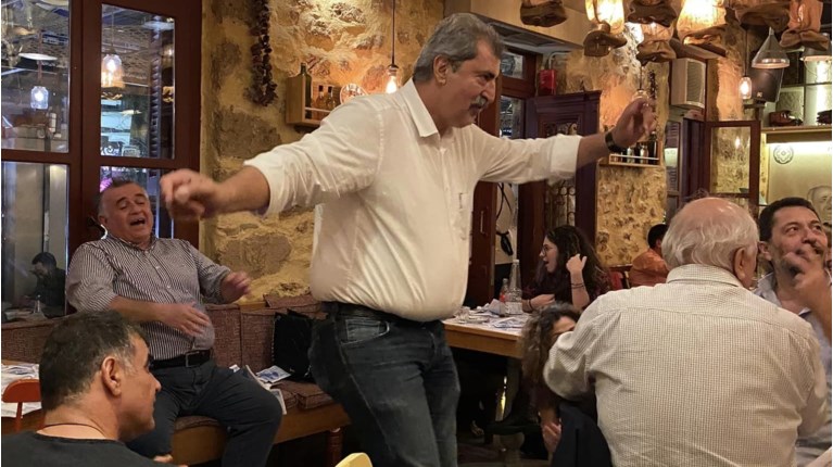 Ο Πολάκης το 'ριξε στο ζεϊμπέκικο σε ταβέρνα των Αμπελοκήπων -Τι έγραψε ...