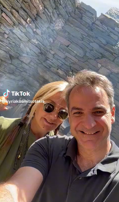 Μητσοτάκης στο TikTok από Τήνο: «Ώρα να ασχοληθούμε με το αρνί και το ...