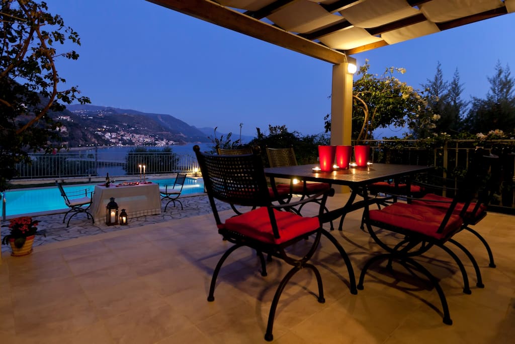 Χουχουλιάρικα Airbnb (πύργοι, τριγωνικά σπίτια, πετρόκτιστα) σε 5 ...