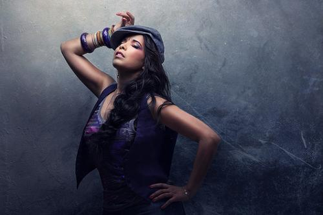 Η όμορφη Indila που έχει κάνει όλη την υφήλιο να σιγοτραγουδά γαλλικά ...