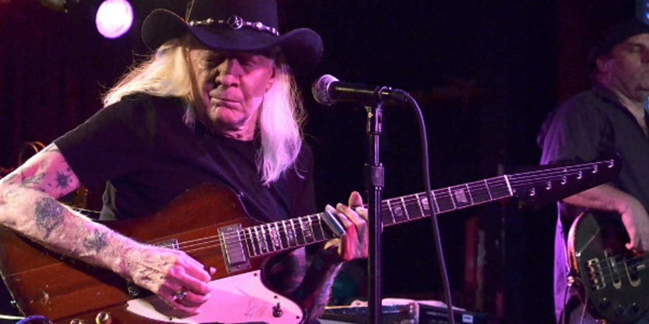 Πέθανε σε ηλικία 70 ετών ο Αμερικανός θρύλος των μπλουζ Τζόνι Γουίντερ - iefimerida.gr