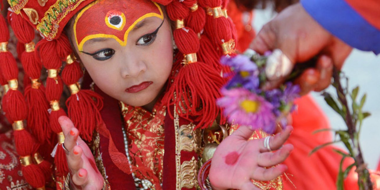 Το Νεπάλ προσεύχεται στις Kumari: Οι επίγειες θεότητες που είναι μόλις ...