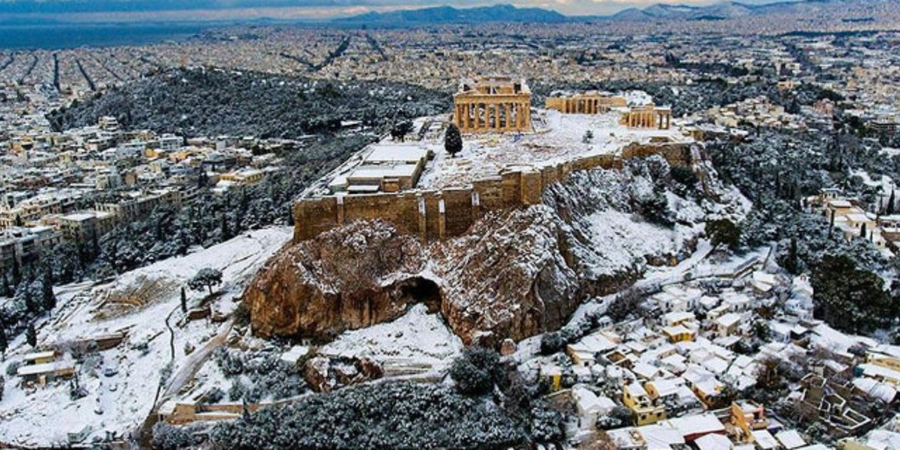 Παραληρούν τα ΜΜΕ παγκοσμίως με τη χιονισμένη Ακρόπολη: «Μοιάζει με ...