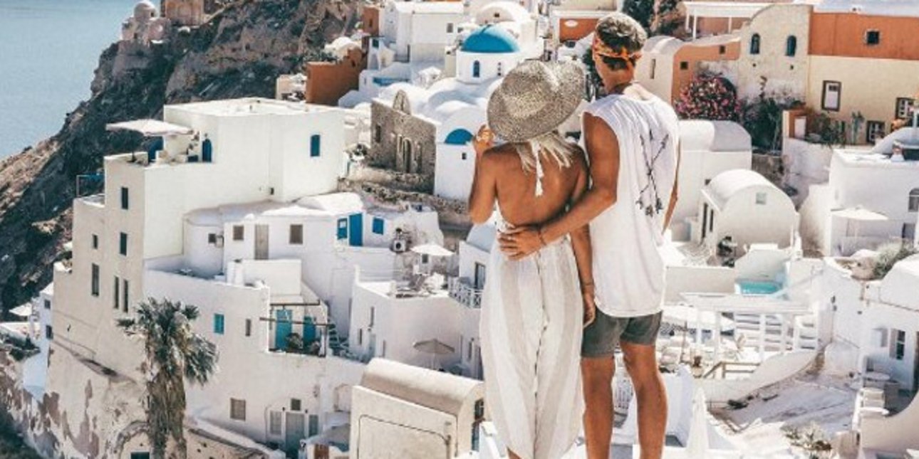 Το ζευγάρι που ταξιδεύει σε όλο τον κόσμο -Για ένα post πληρώνεται ...