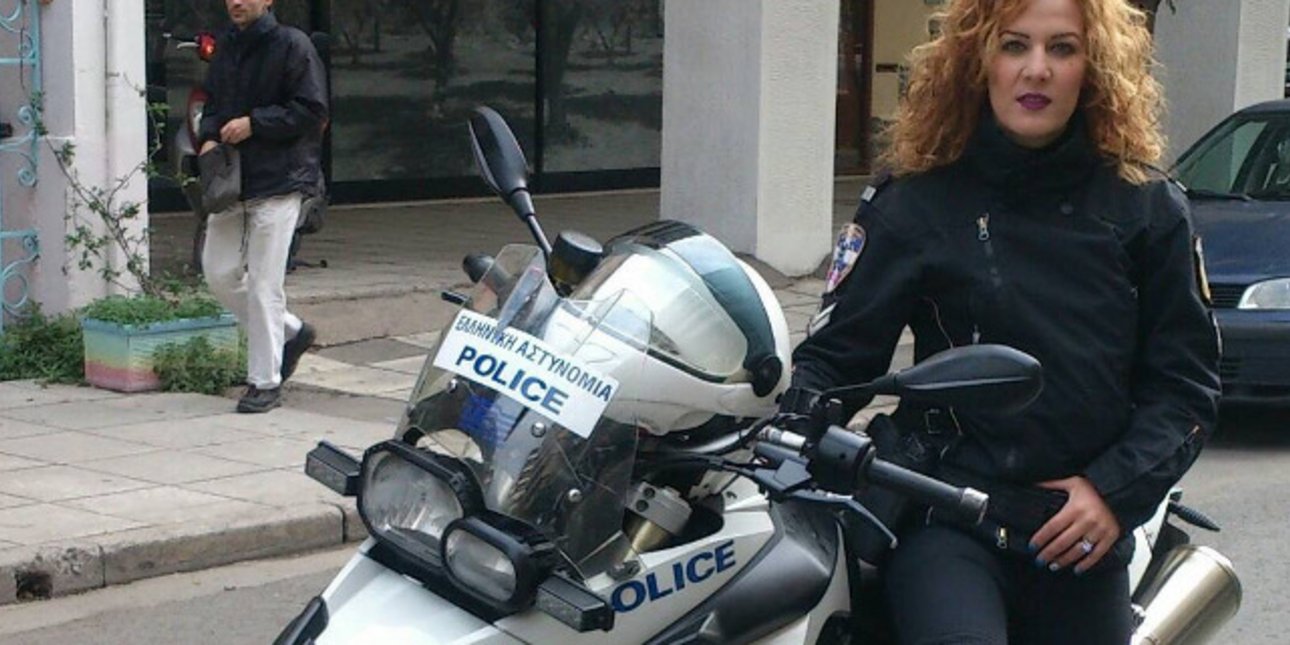 Το καθημερινό πρόγραμμα μιας γυναίκας αστυνομικού στην ομάδα ΔΙΑΣ, μίας ...