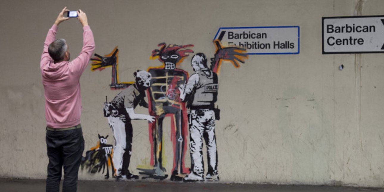 Τα γκράφιτι του διάσημου καλλιτέχνη Banksy στην Τεχνόπολη -Θα καλύψουν ...