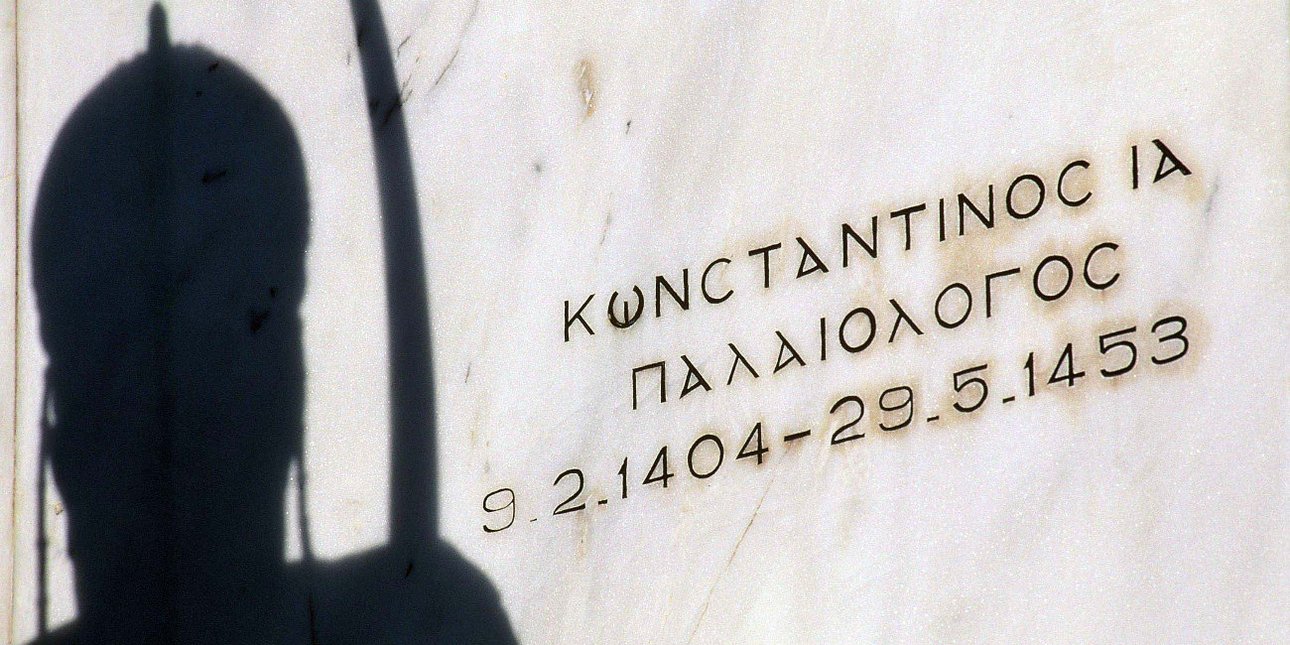 Κωνσταντίνος Παλαιολόγος: Ο θρύλος του μαρμαρωμένου βασιλιά και ο τάφος ...