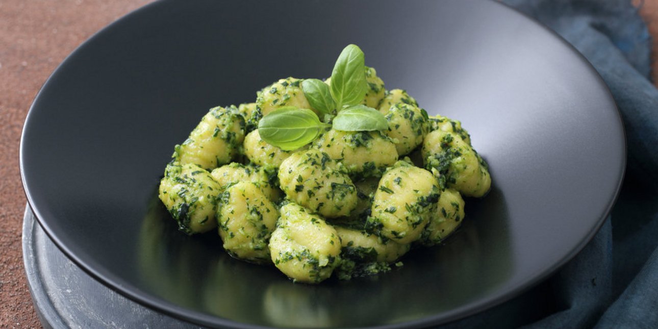 Συνταγή για σπιτικά νιόκι με σάλτσα πέστο - iefimerida.gr