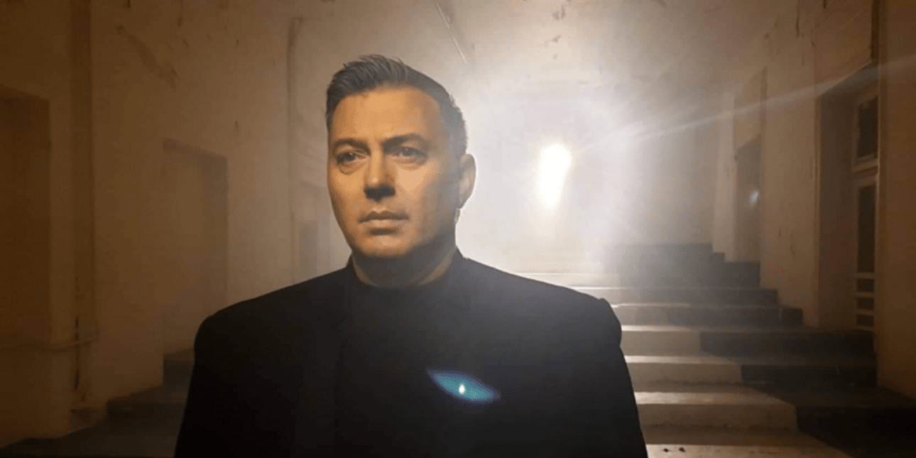 Ο Νίκος Μακρόπουλος με τη νέα επιτυχία «Τα έχω όλα» [βίντεο ...