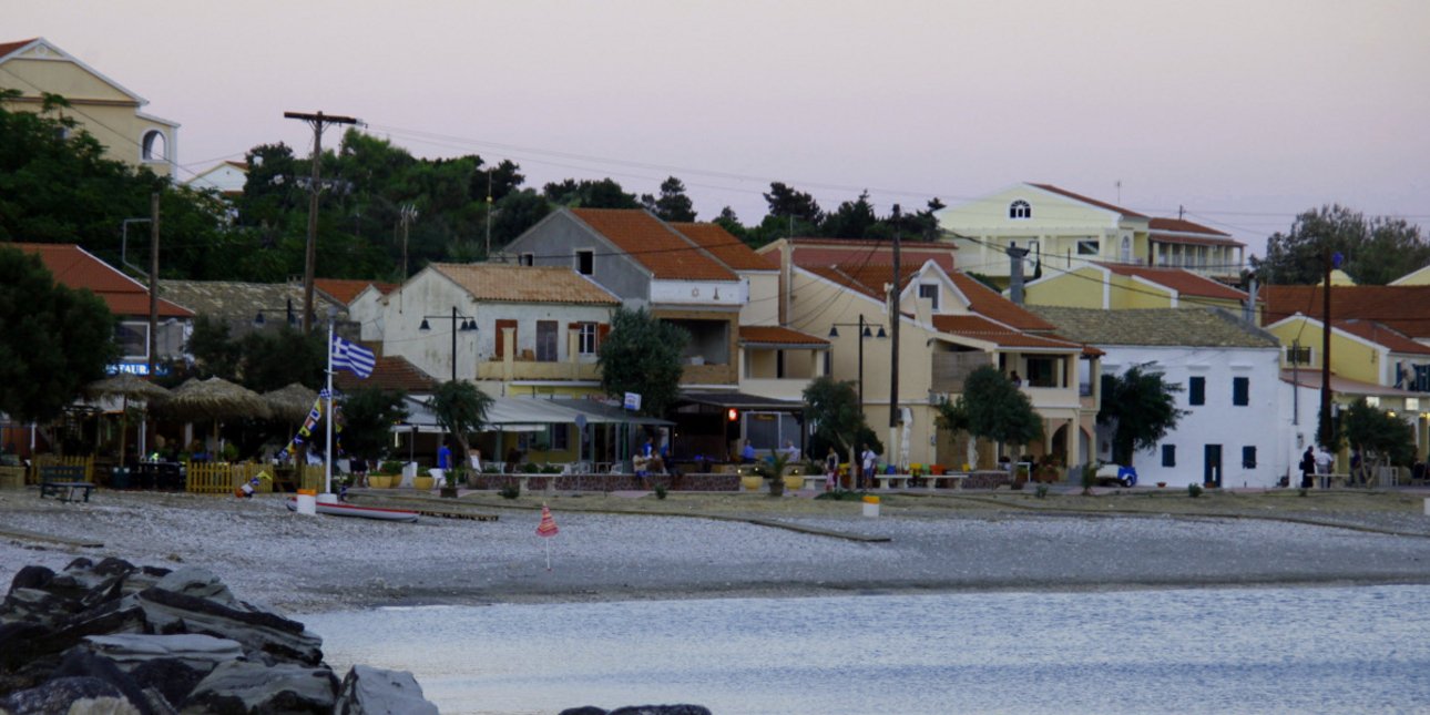 Οθωνοι: Στο μαύρο σκοτάδι το λιμάνι στο νησί -Εστησαν κολόνες της ΔΕΗ ...