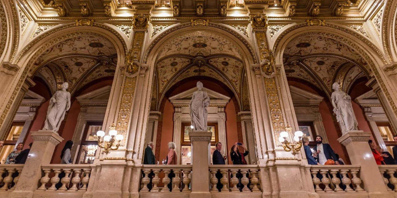 Επισκεφτήκαμε την περίφημη Οπερα της Βιέννης -Σπάνιες τοιχογραφίες ...