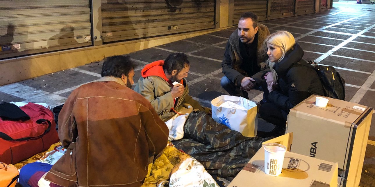 Η Ελενα Ράπτη με την «Αποστολή» στους άστεγους της Αθήνας [εικόνες ...