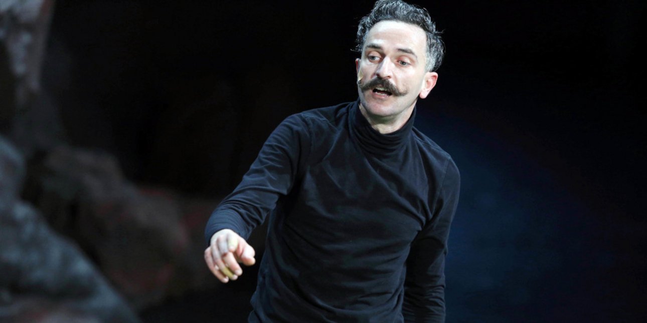 Αρης Σερβετάλης: Δείτε για πρώτη φορά τον ηθοποιό παπά -Οι πρώτες ...