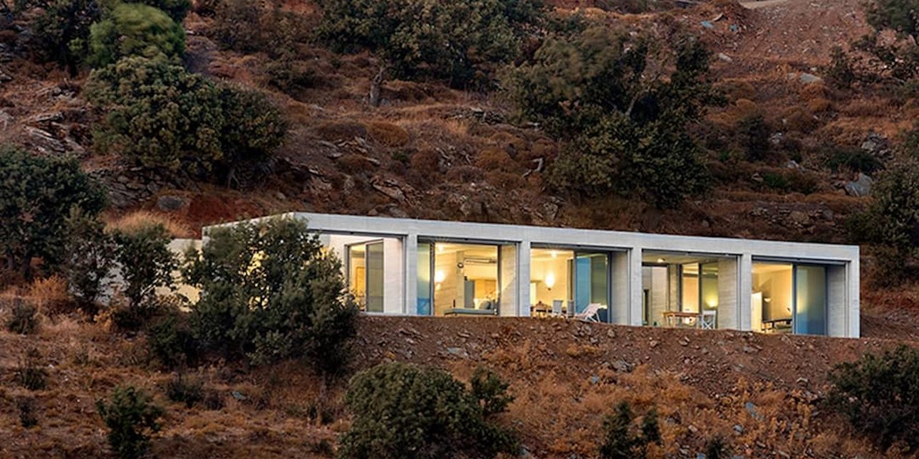 «Parallel House»: Αυτό το σπίτι στην Τζια μοιάζει σαν να γεννήθηκε από ...