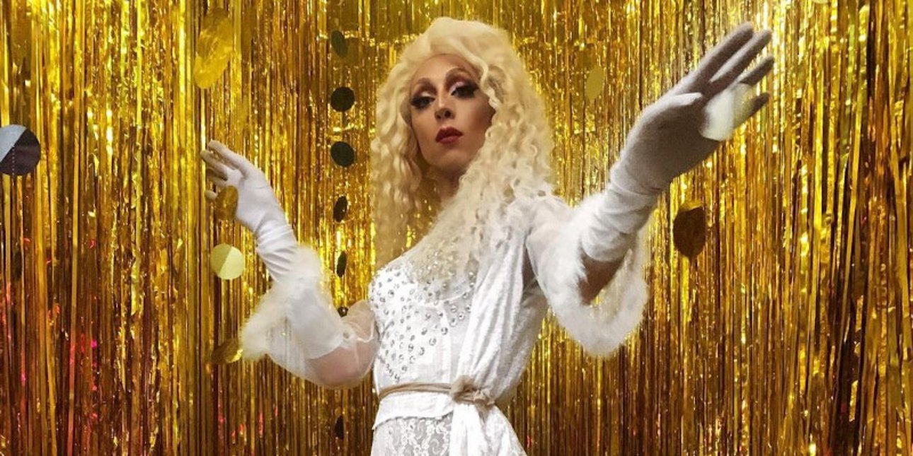 House of Fame: Ποιος είναι ο Θέμης -Η drag queen Holly Grace που ...