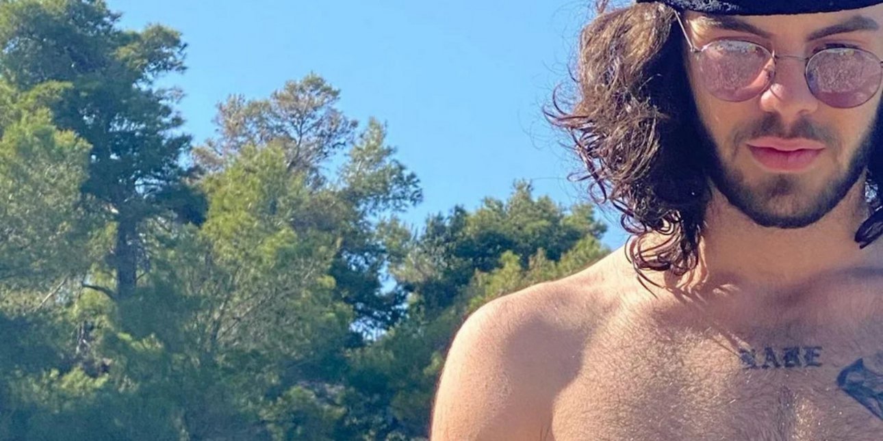 Ο Αγγελος Λάτσιος αγκαλιά με την κούκλα κόρη της Δωροθέας Μερκούρη ...