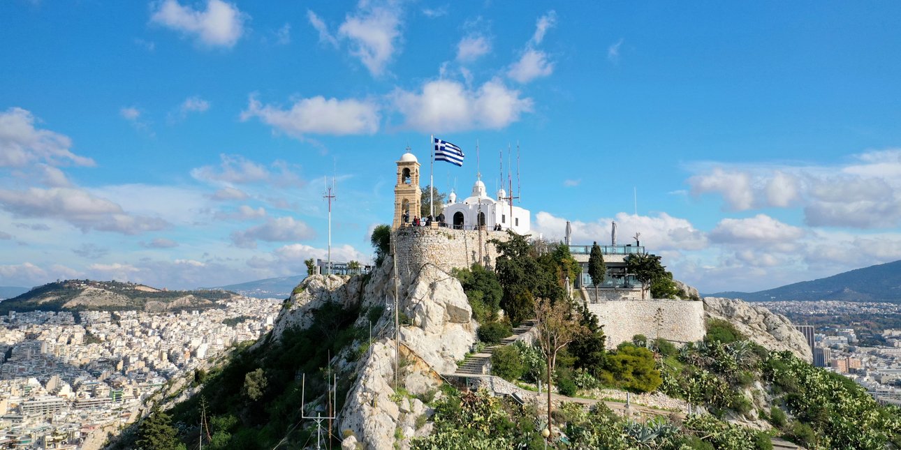 Αγιος Γεώργιος Λυκαβηττού: Το εκκλησάκι με την ιδιαίτερη ιστορία και τη ...