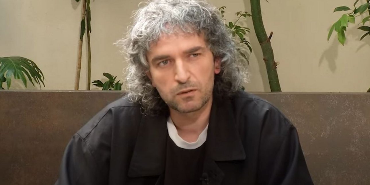 Αγνώριστος ο Αρης Σερβετάλης -Τι είπε για την επιτυχία και το «Είσαι το ...