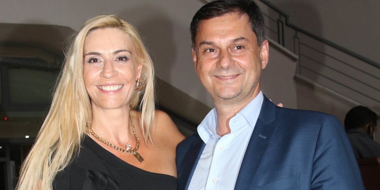 Χάρης Θεοχάρης: Με τη σύζυγό του στη συναυλία της Αννας Βίσση στο ...