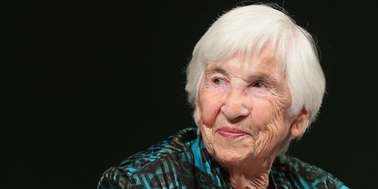 Η επιζήσασα του Ολοκαυτώματος, που σώθηκε επειδή έπαιζε μουσική για ...