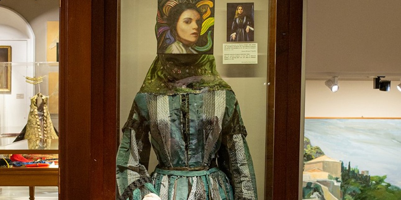 Μέσα στο μουσείο της Υδρας -Γιατί όλοι μιλούν για την έκθεση με τους ...