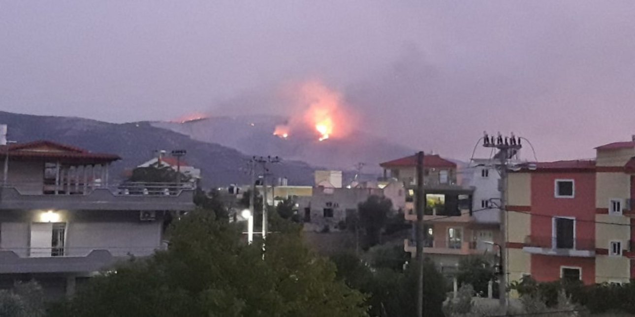 Προς την Πετρούπολη κατευθύνεται η φωτιά από τα Άνω Λιοσια -Πνέουν ...