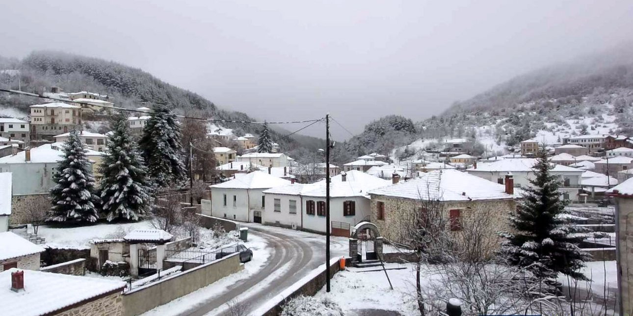 Ξεκίνησαν τα χιόνια στη Μακεδονία: Κατάλευκα τοπία σε Φλώρινα, Βλάστη ...