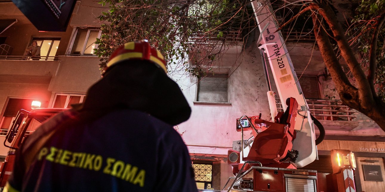 Φωτιά στο κέντρο της Αθήνας -Συναγερμός στην Πυροσβεστική για το κτίριο ...
