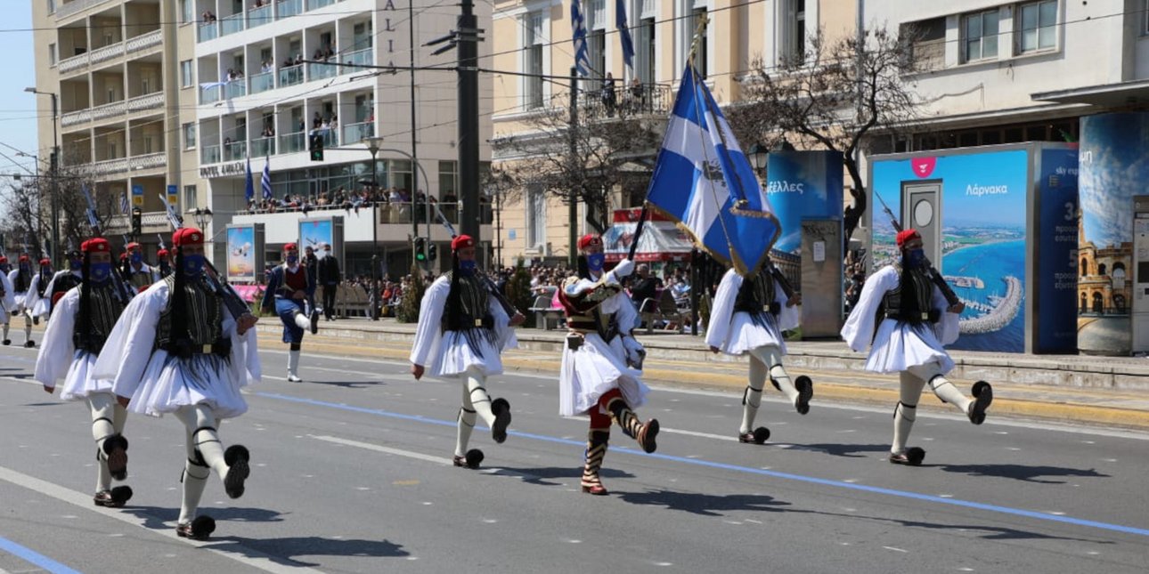 Στρατιωτική παρέλαση στην Αθήνα για την 25η Μαρτίου -Δείτε εντυπωσιακές ...