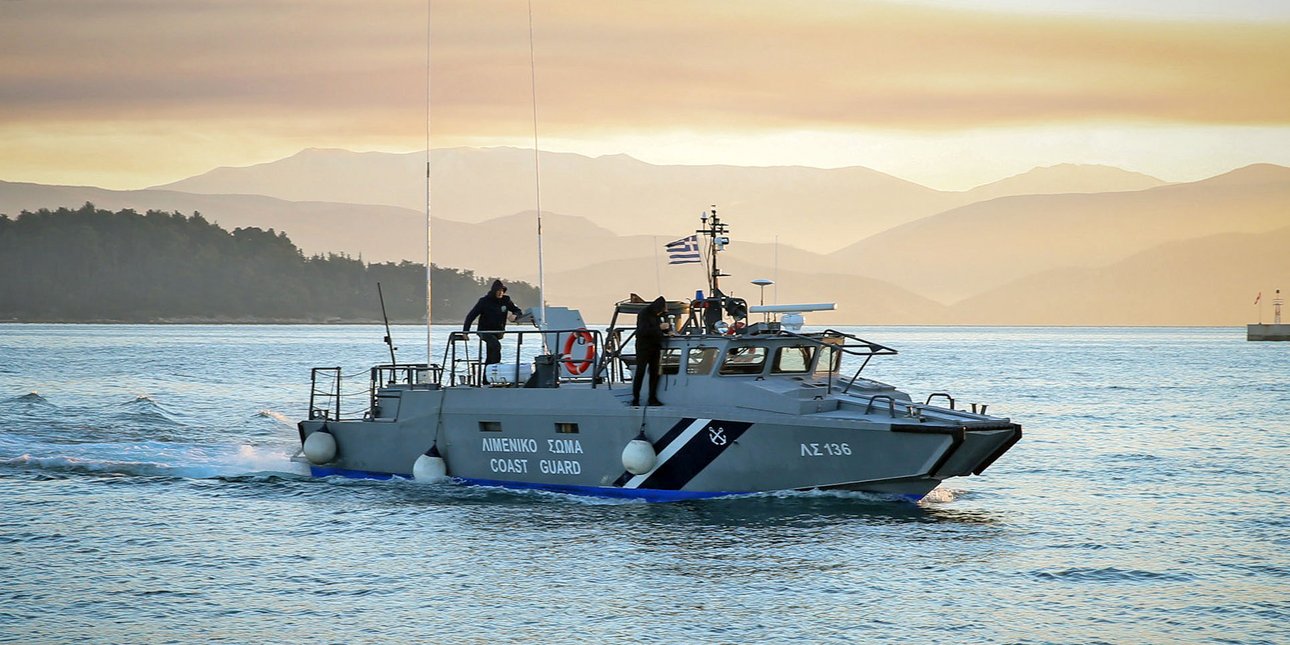 Μεγάλη επιχείρηση διάσωσης μεταναστών από αλιευτικό στην Παλαιόχωρα ...