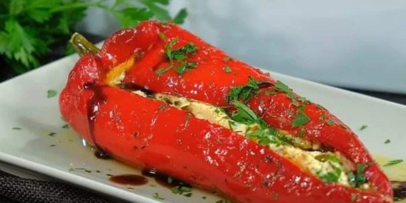 Συνταγή για γεμιστές κόκκινες πιπεριές με φέτα - iefimerida.gr