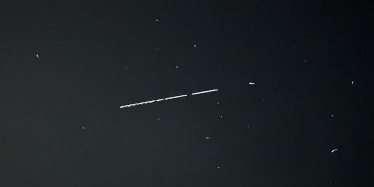 «Μια περίεργη γραμμή»: Οι δορυφόροι Starlink του Ελον Μασκ ορατοί στον ...
