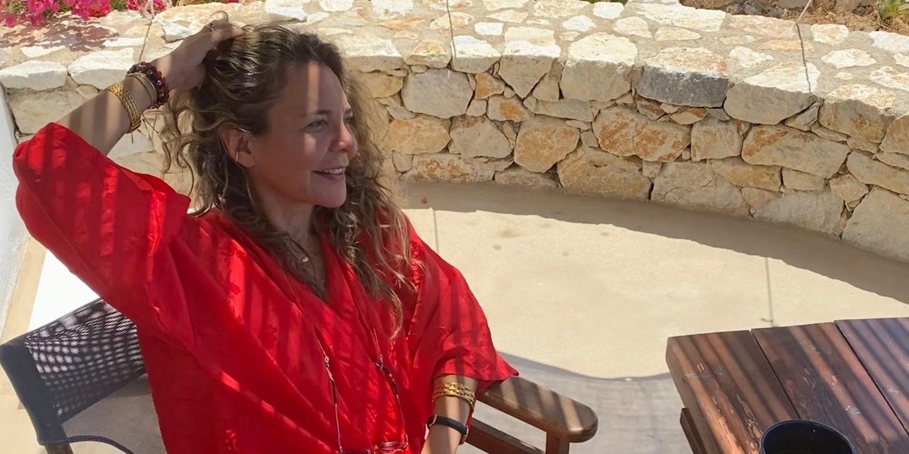 Η δική μου Δονούσα –Η συγγραφέας Αμάντα Μιχαλοπουλου μάς ξεναγεί στo ...