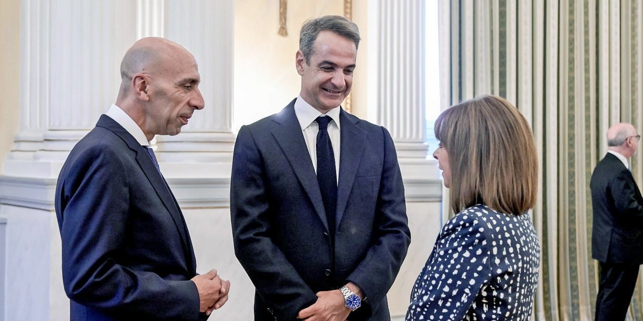 Ο Γιάννης Μπρατάκος ορκίστηκε υφυπουργός παρά τω πρωθυπουργώ [εικόνες ...