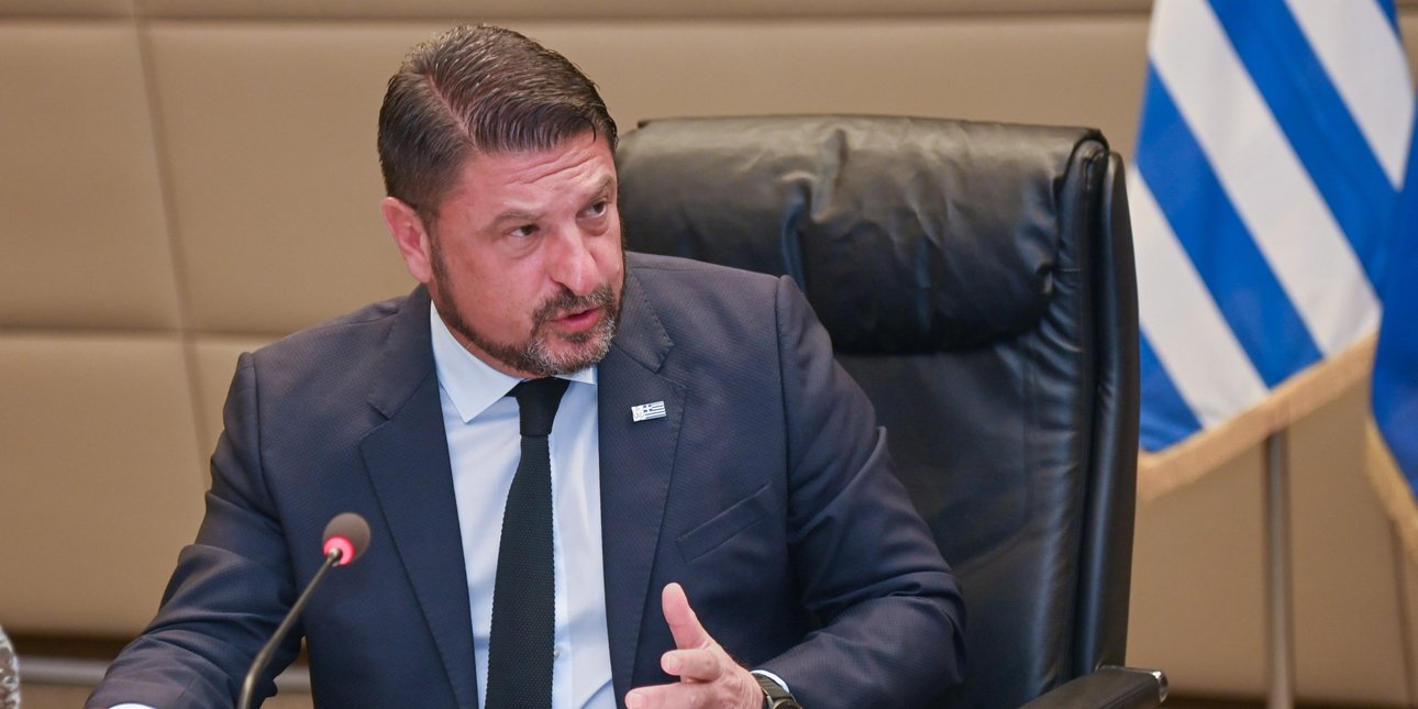 Στο Παρίσι σήμερα ο Χαρδαλιάς: Εγκαινιάζει αύριο το ελληνικό περίπτερο ...