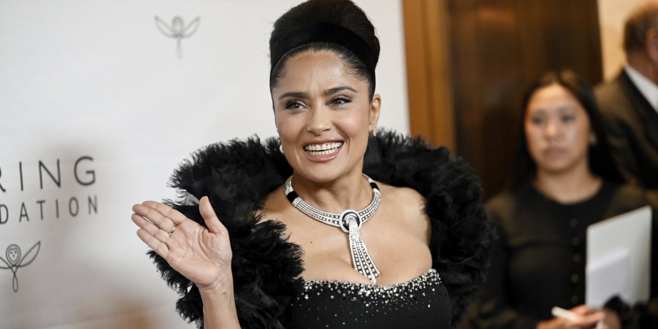 Η Σάλμα Χάγιεκ με πιτζάμες και χωρίς ίχνος μακιγιάζ στα 56 -Εντυπωσιακή ...