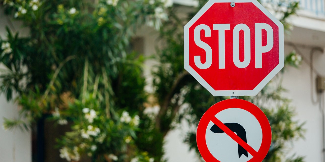 Γιατί η πινακίδα του STOP έχει 8 γωνίες; - iefimerida.gr