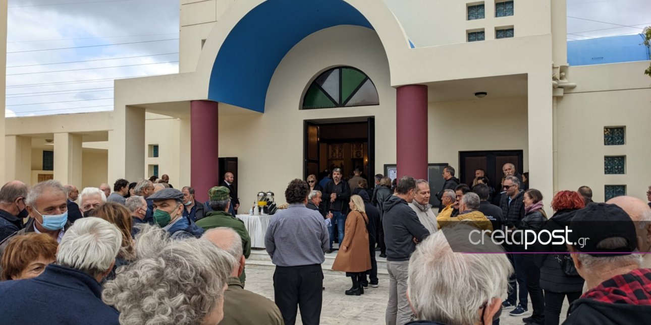 Κρήτη: Θλίψη στην κηδεία του 50χρονου φωτογράφου που παρασύρθηκε από τα ...