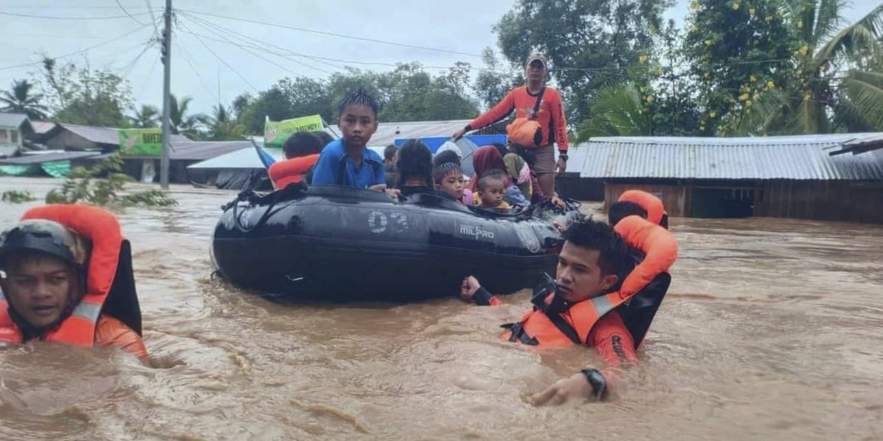 Φιλιππίνες: Φονικές πλημμύρες και κατολισθήσεις με δεκάδες νεκρούς ...