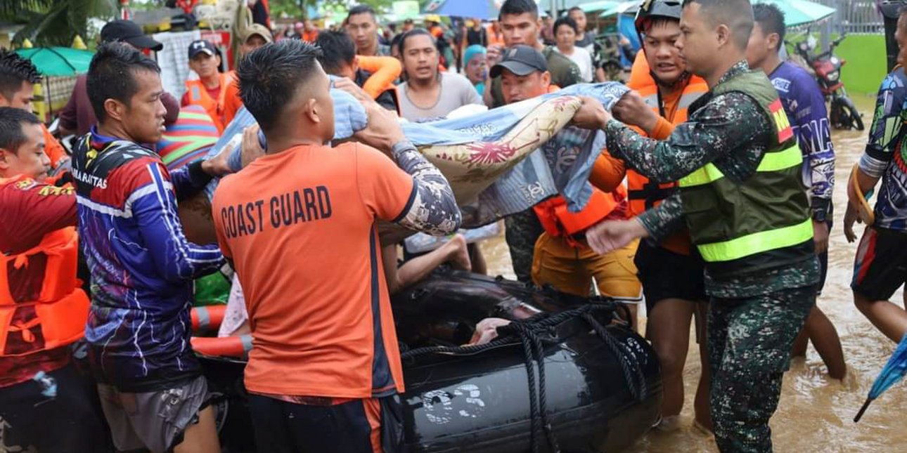 Φιλιππίνες: Δεκάδες οι νεκροί από τις φονικές πλημμύρες -Συνεχίζονται οι έρευνες διάσωσης ...