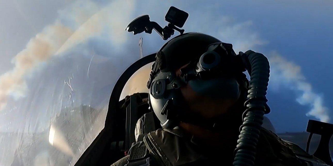 Το μήνυμα του πιλότου F-16 στην παρέλαση: «Είμαστε και θα παραμείνουμε ...